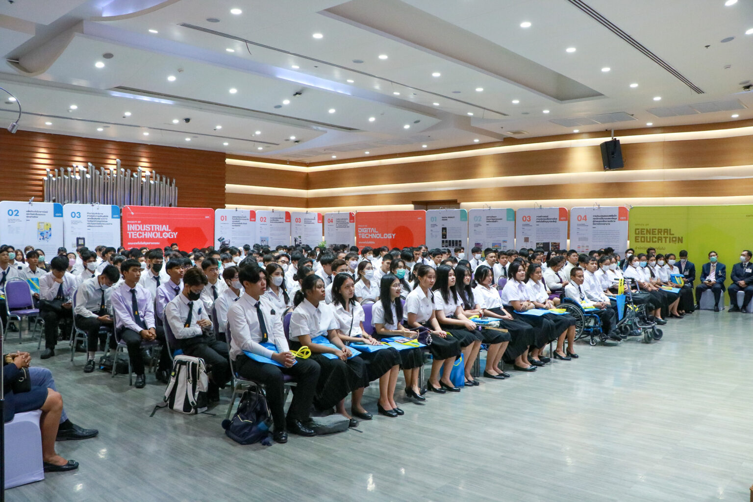 สถาบันเทคโนโลยีจิตรลดา CDTI — เรียนคู่งาน งานคู่เรียน